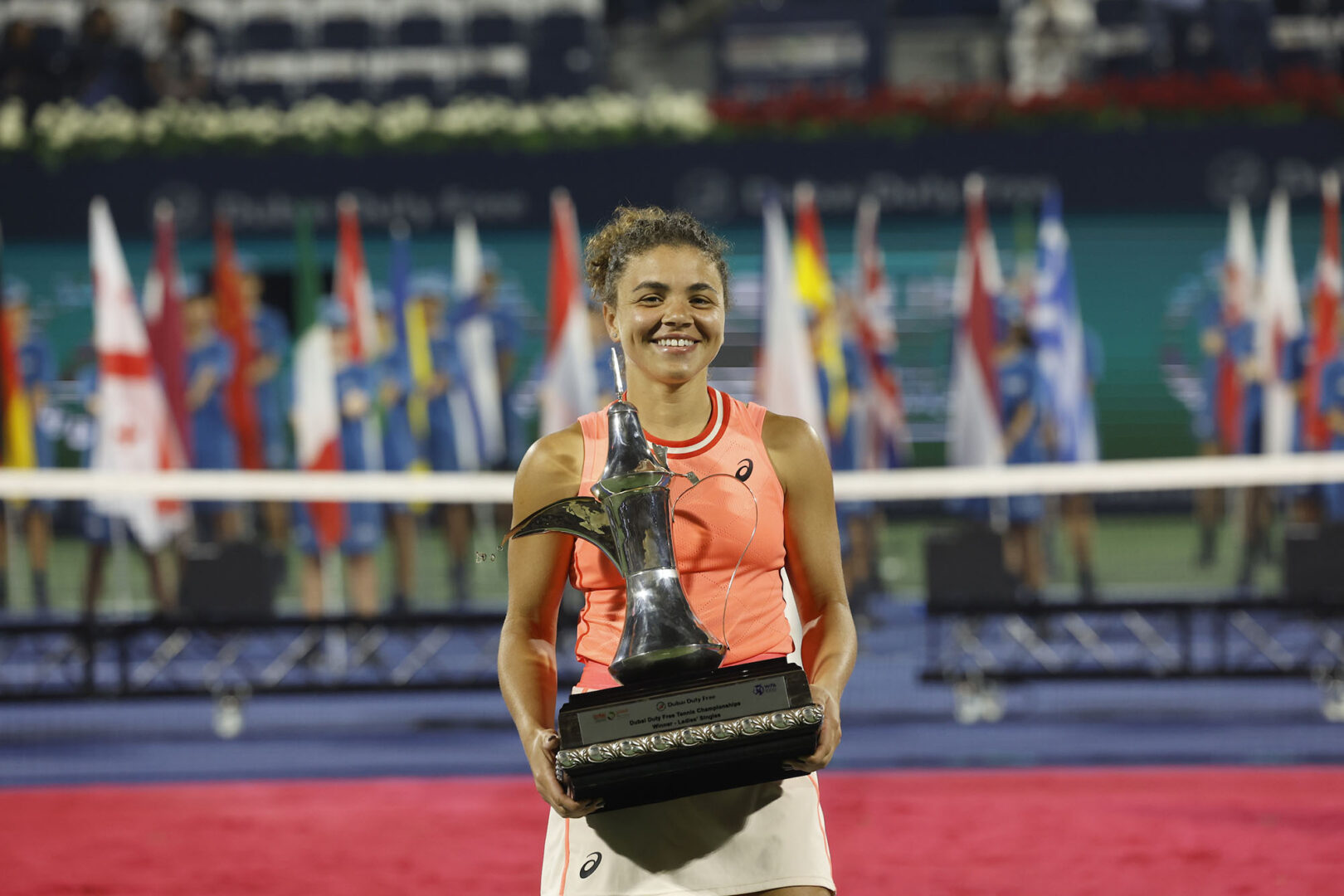 Paolini fights back to win Dubai Duty Free Tennis Championships—and her ...